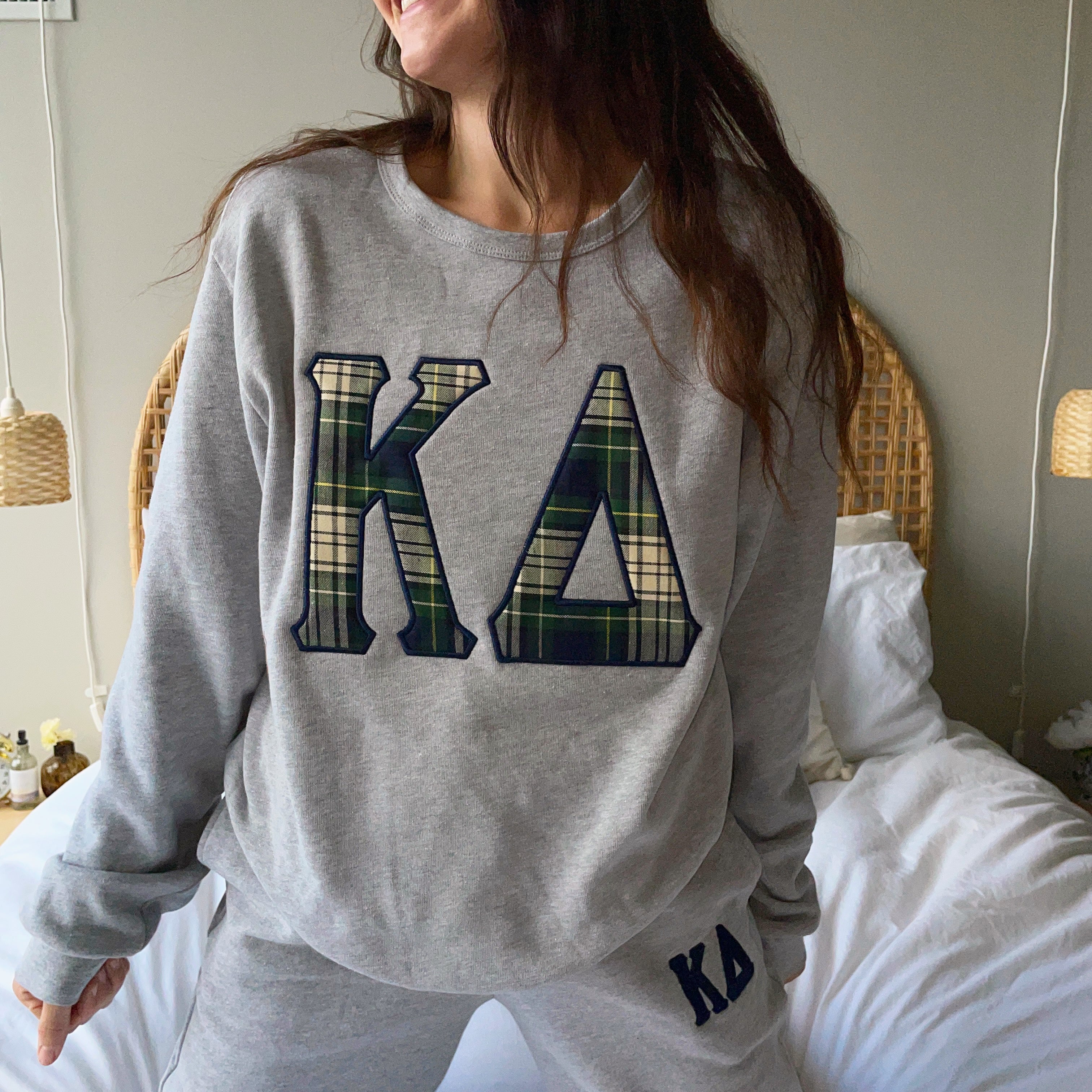 Vintage Ivy Plaid Applique Bella Crewneck – The Letter Market